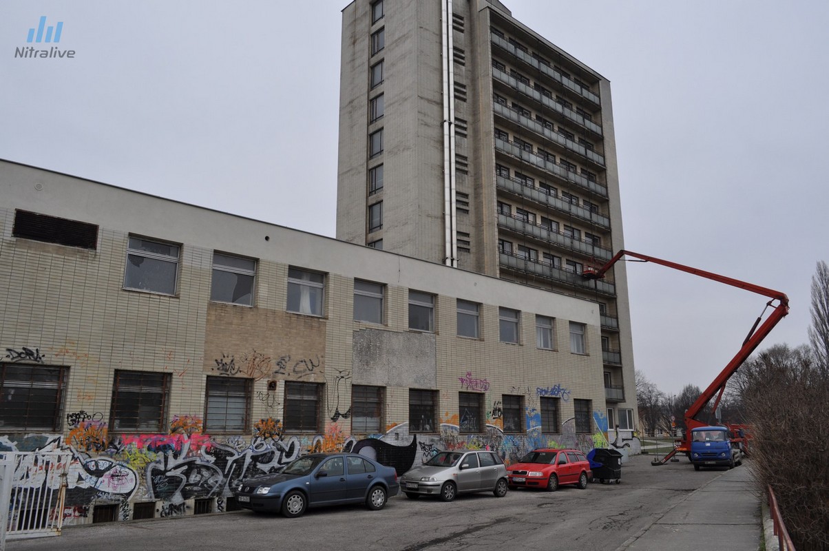 Výšková budova internátu Mladosť SPU v rekonštrukcii