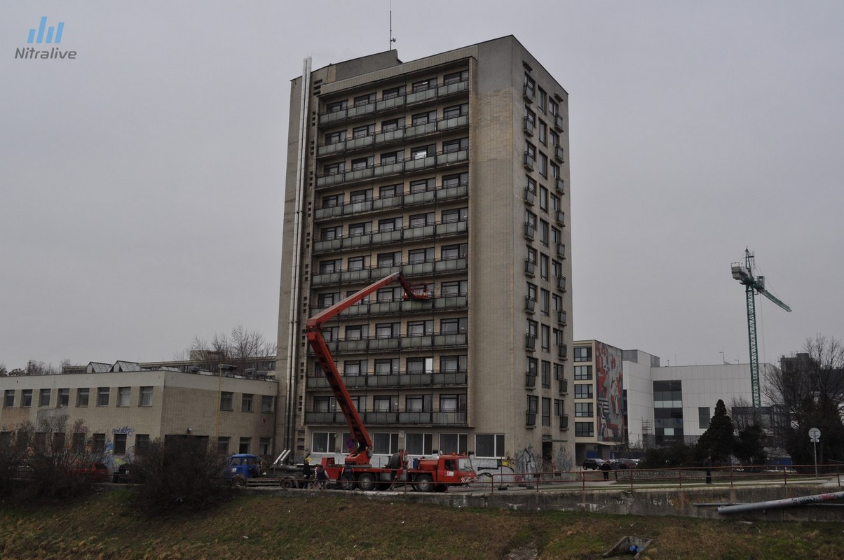 Výšková budova internátu Mladosť SPU v rekonštrukcii